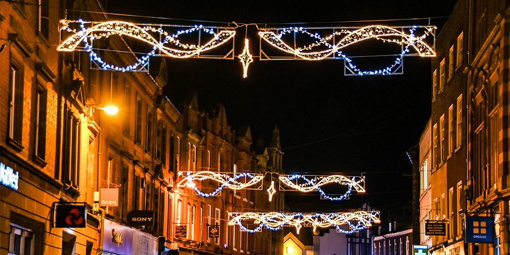 Cross Streets and town centre city lighting | Festive lights/festive ...