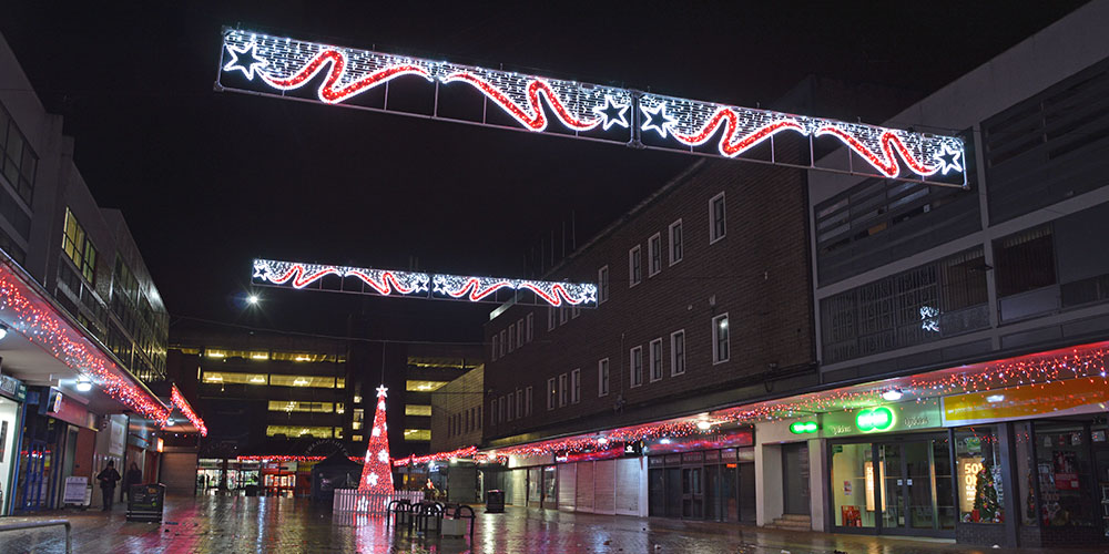 Cross Streets and town centre city lighting | Festive lights/festive ...